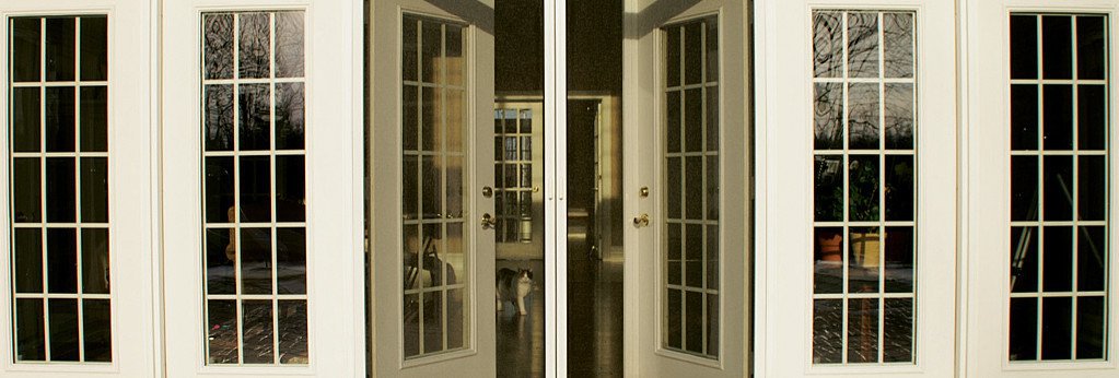 Retractable Screen Doors & Motorized Screens Located in Oakville, Toronto