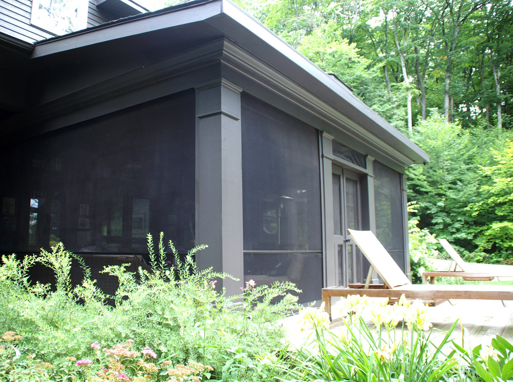 Outdoor Screen Room in Muskoka