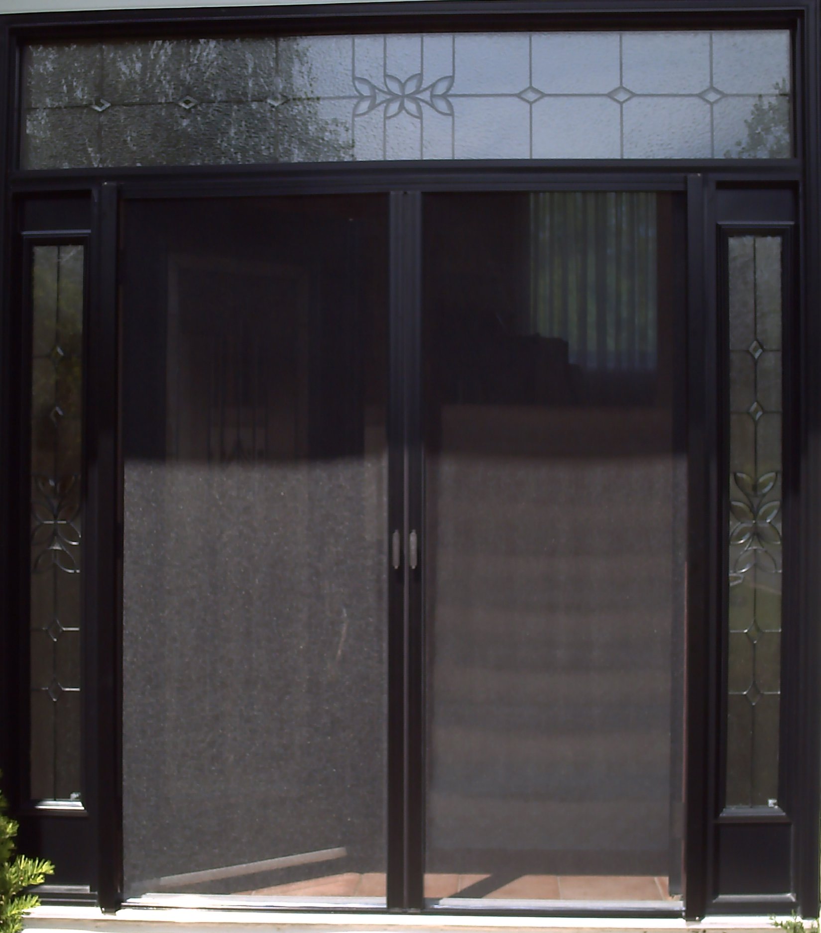 Choosing a French Screen Door vs. Sliding Screen Door for Your Patio